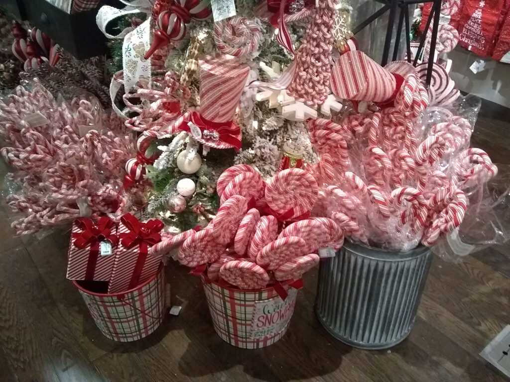 Amber Marie & Co. offers exclusive Holiday décor – The TCC Connection