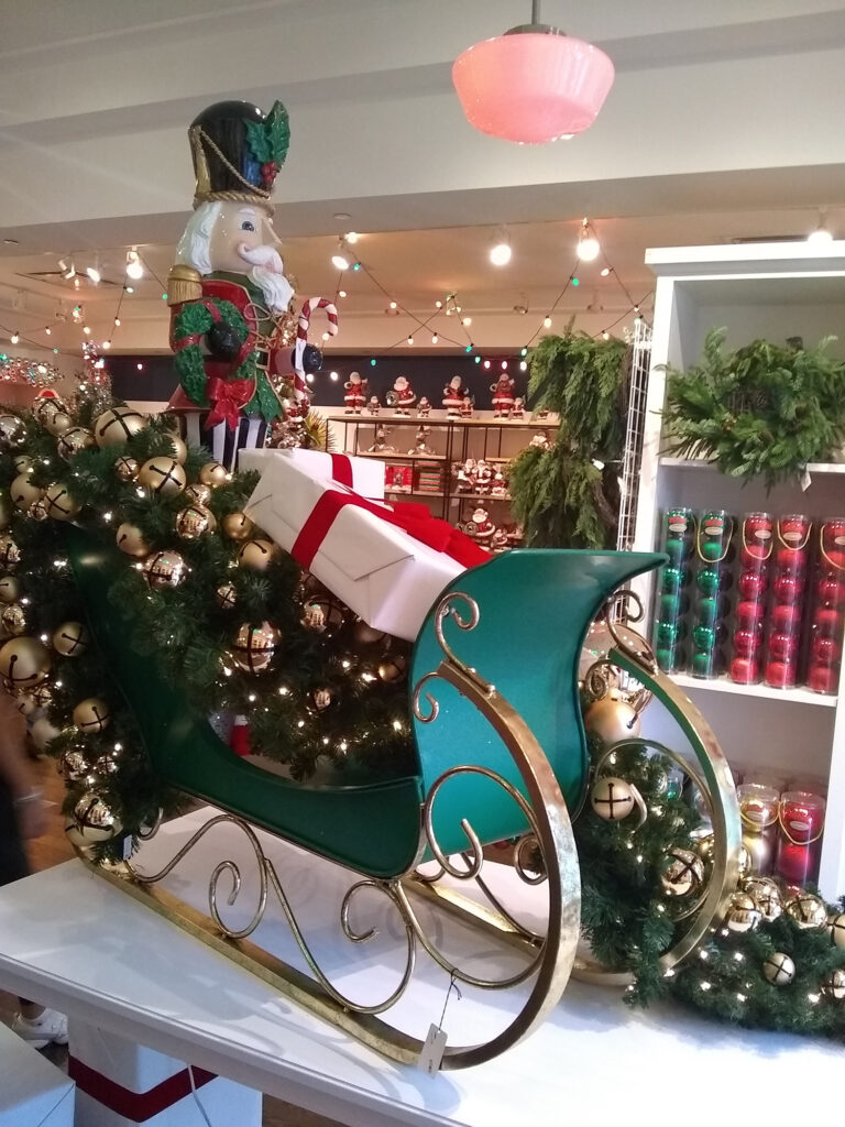 Amber Marie & Co. offers exclusive Holiday décor – The TCC Connection