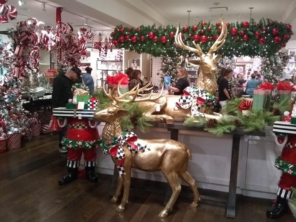 Amber Marie & Co. offers exclusive Holiday décor – The TCC Connection